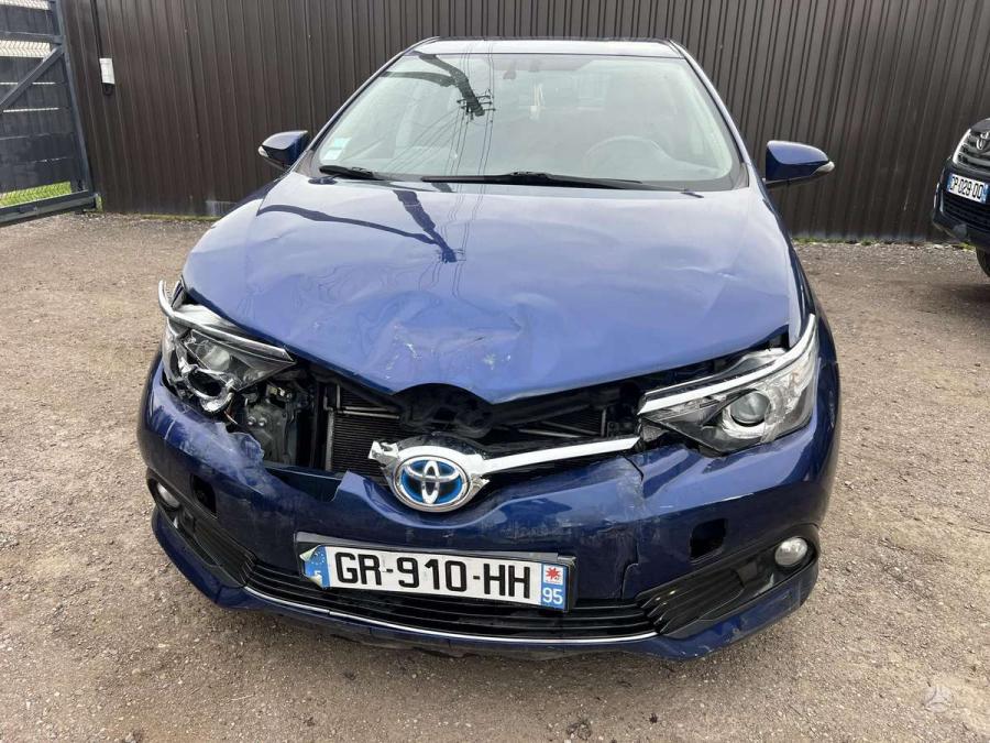 Blue Toyota Auris 2015 in Kaunas, with an engine capacity of 1.80 L and mileage of 277 thousand km for 4400 €, photo 3 on AUTOMOTO.COM.LV