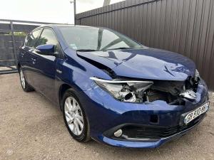 Blue Toyota Auris 2015 in Kaunas, with an engine capacity of 1.80 L and mileage of 277 thousand km for 4400 €, photo 4 on AUTOMOTO.COM.LV