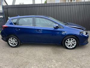 Blue Toyota Auris 2015 in Kaunas, with an engine capacity of 1.80 L and mileage of 277 thousand km for 4400 €, photo 5 on AUTOMOTO.COM.LV