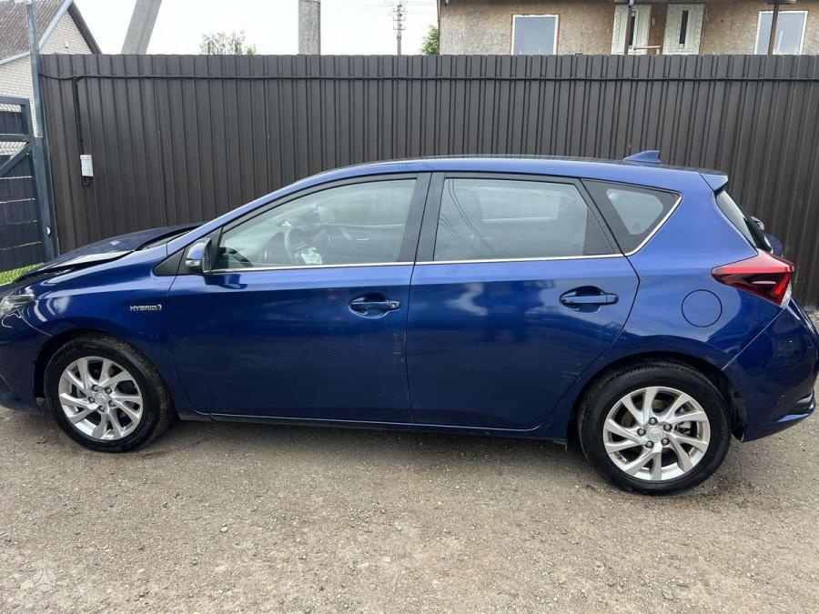 Blue Toyota Auris 2015 in Kaunas, with an engine capacity of 1.80 L and mileage of 277 thousand km for 4400 €, photo 6 on AUTOMOTO.COM.LV