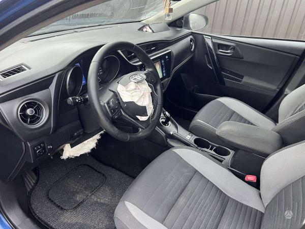 Blue Toyota Auris 2015 in Kaunas, with an engine capacity of 1.80 L and mileage of 277 thousand km for 4400 €, photo 9 on AUTOMOTO.COM.LV
