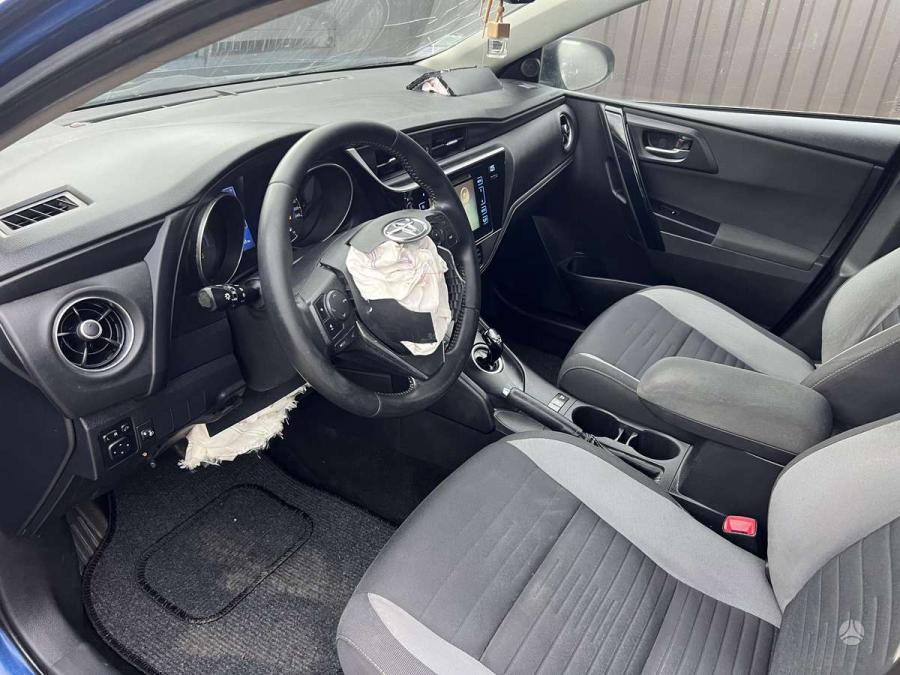 Blue Toyota Auris 2015 in Kaunas, with an engine capacity of 1.80 L and mileage of 277 thousand km for 4400 €, photo 10 on AUTOMOTO.COM.LV