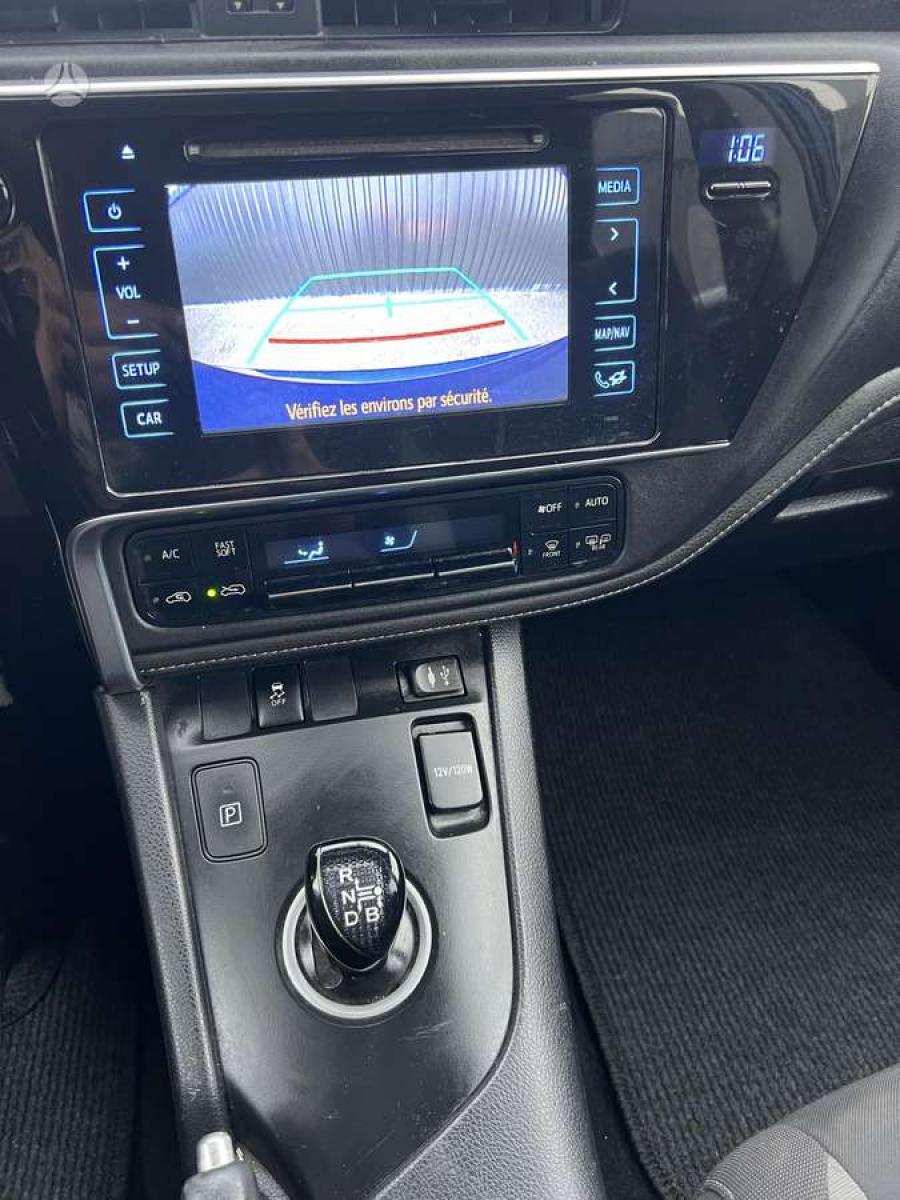 Blue Toyota Auris 2015 in Kaunas, with an engine capacity of 1.80 L and mileage of 277 thousand km for 4400 €, photo 12 on AUTOMOTO.COM.LV
