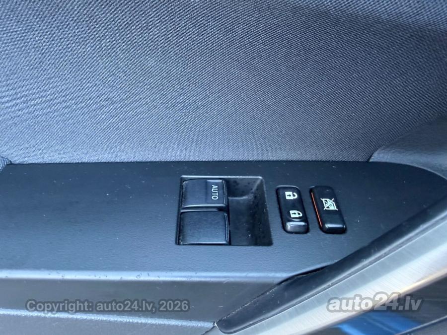 Синий Тойота Аурис 2015 в Пярну, объемом двигателя 1.60 л и пробегом 148 тыс. км за 7500 €, фото 16 на AUTOMOTO.COM.LV