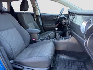 Zils Toyota Auris 2015 Pērnava, ar dzinēja tilpumu 1.60 L un nobraukumu 148 tūkst. km par 7500 €, foto 6 vietnē AUTOMOTO.COM.LV