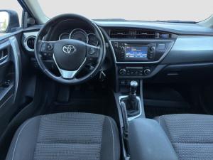 Zils Toyota Auris 2015 Pērnava, ar dzinēja tilpumu 1.60 L un nobraukumu 148 tūkst. km par 7500 €, foto 8 vietnē AUTOMOTO.COM.LV