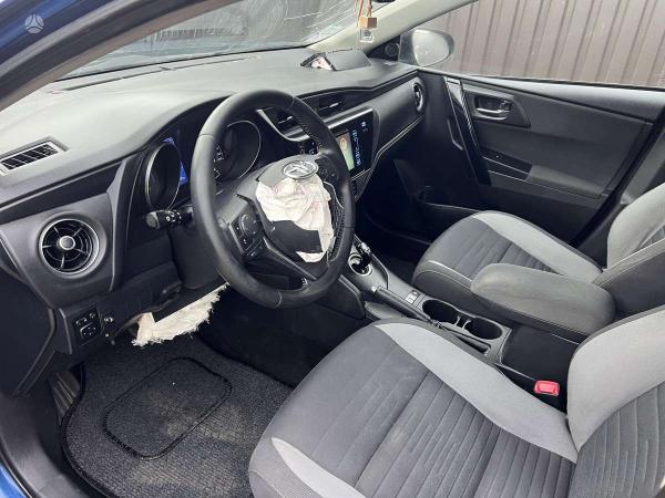 Blue Toyota Auris 2015 in Kaunas, with an engine capacity of 1.80 L and mileage of 277 thousand km for 3999 €, photo 8 on AUTOMOTO.COM.LV