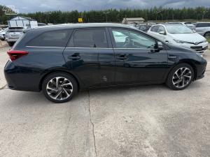 Zils Toyota Auris 2015 Viļņa, ar dzinēja tilpumu 1.80 L un nobraukumu 261 tūkst. km par 11950 €, foto 3 vietnē AUTOMOTO.COM.LV