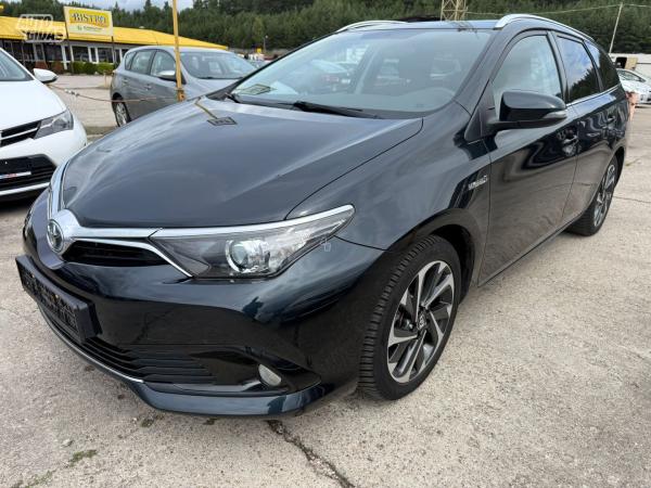 Blue Toyota Auris 2015 in Vilnius, with an engine capacity of 1.80 L and mileage of 261 thousand km for 11950 €, photo 3 on AUTOMOTO.COM.LV