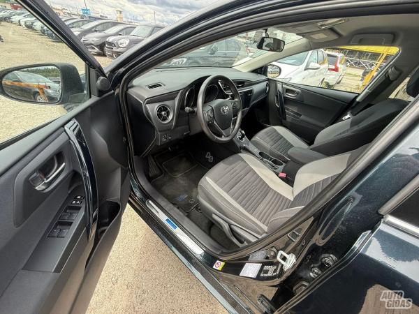 Blue Toyota Auris 2015 in Vilnius, with an engine capacity of 1.80 L and mileage of 261 thousand km for 11950 €, photo 9 on AUTOMOTO.COM.LV