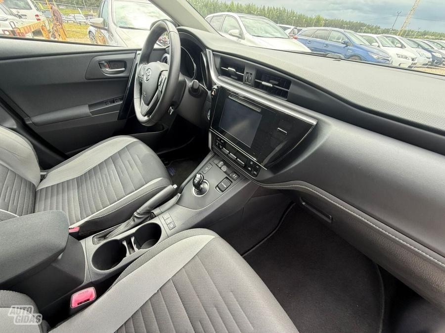 Zils Toyota Auris 2015 Viļņa, ar dzinēja tilpumu 1.80 L un nobraukumu 261 tūkst. km par 11950 €, foto 13 vietnē AUTOMOTO.COM.LV