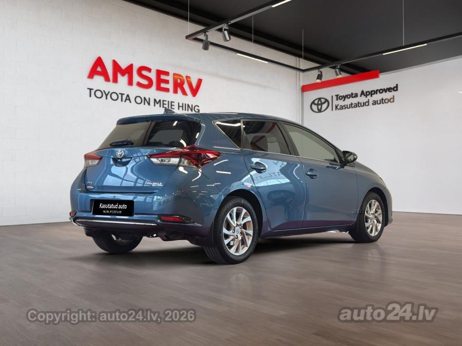 Blue Toyota Auris 2015 in Tartu, with an engine capacity of 1.60 L and mileage of 141 thousand km for 9990 €, photo 3 on AUTOMOTO.COM.LV