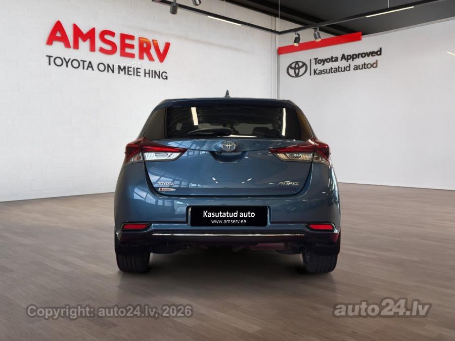 Blue Toyota Auris 2015 in Tartu, with an engine capacity of 1.60 L and mileage of 141 thousand km for 9990 €, photo 5 on AUTOMOTO.COM.LV
