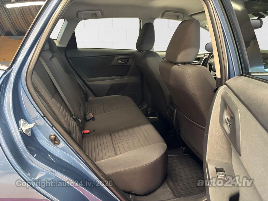 Blue Toyota Auris 2015 in Tartu, with an engine capacity of 1.60 L and mileage of 141 thousand km for 9990 €, photo 8 on AUTOMOTO.COM.LV
