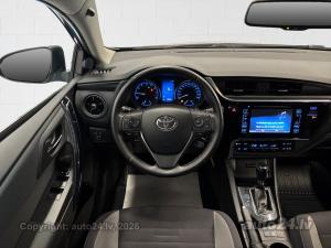 Blue Toyota Auris 2015 in Tartu, with an engine capacity of 1.60 L and mileage of 141 thousand km for 9990 €, photo 10 on AUTOMOTO.COM.LV