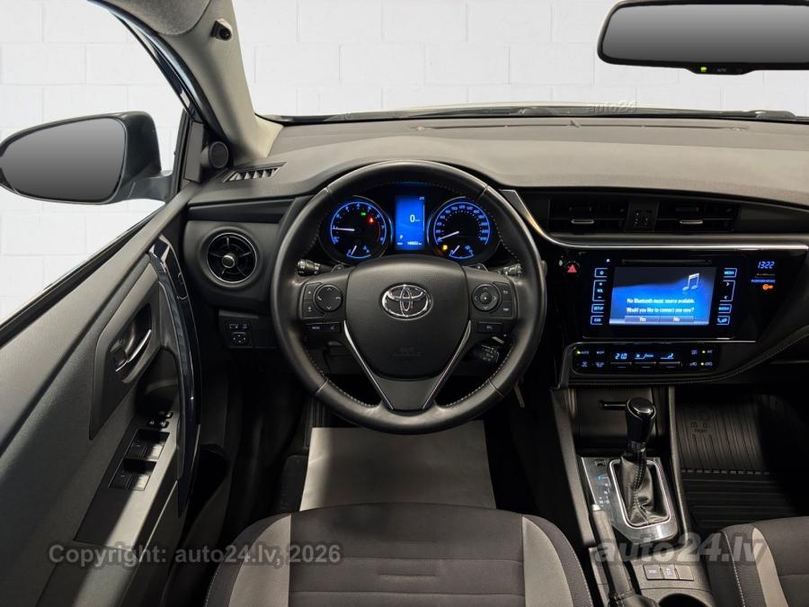 Blue Toyota Auris 2015 in Tartu, with an engine capacity of 1.60 L and mileage of 141 thousand km for 9990 €, photo 10 on AUTOMOTO.COM.LV