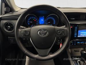 Blue Toyota Auris 2015 in Tartu, with an engine capacity of 1.60 L and mileage of 141 thousand km for 9990 €, photo 13 on AUTOMOTO.COM.LV