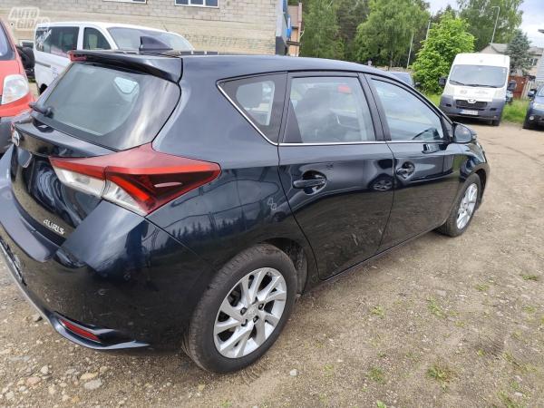 Toyota Auris 2015 Utena vietnē Zils Toyota Auris 2015 Utena, ar dzinēja tilpumu 1.60 L un nobraukumu 214 tūkst. km par 6900 €, foto 7 vietnē AUTOMOTO.COM.LV