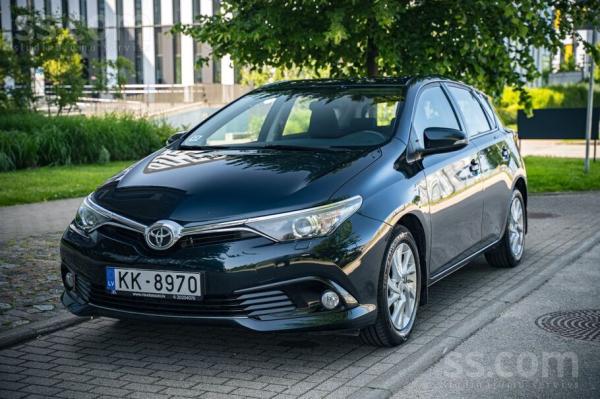 Blue Toyota Auris 2016 in Riga, with an engine capacity of 1.60 L and mileage of 125 thousand km for 8990 €, photo 1 on AUTOMOTO.COM.LV