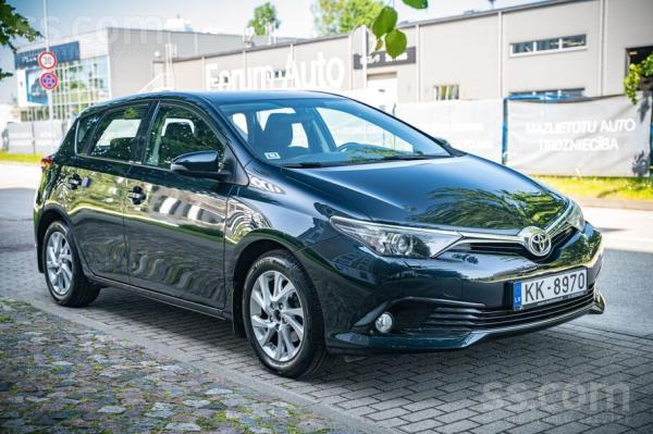 Blue Toyota Auris 2016 in Riga, with an engine capacity of 1.60 L and mileage of 125 thousand km for 8990 €, photo 3 on AUTOMOTO.COM.LV