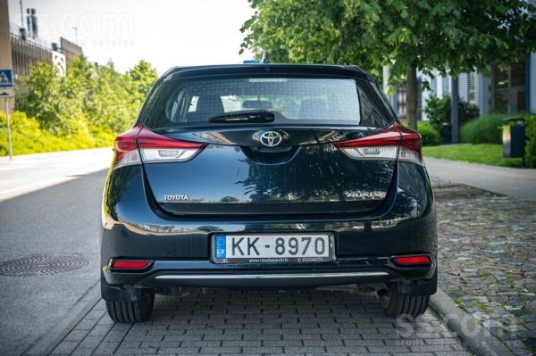 Blue Toyota Auris 2016 in Riga, with an engine capacity of 1.60 L and mileage of 125 thousand km for 8990 €, photo 5 on AUTOMOTO.COM.LV