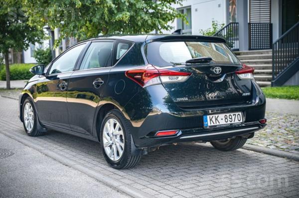 Blue Toyota Auris 2016 in Riga, with an engine capacity of 1.60 L and mileage of 125 thousand km for 8990 €, photo 6 on AUTOMOTO.COM.LV