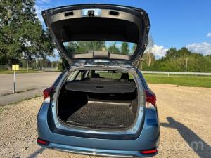 Blue Toyota Auris 2016 in Riga, with an engine capacity of 1.60 L and mileage of 134 thousand km for 7800 €, photo 7 on AUTOMOTO.COM.LV