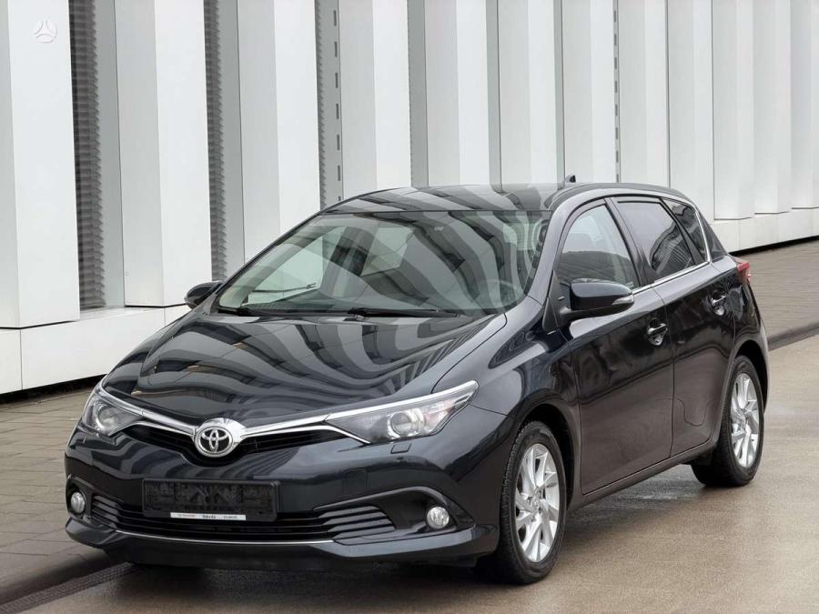 Zils Toyota Auris 2016 Viļņa, ar dzinēja tilpumu 1.60 L un nobraukumu 82 tūkst. km par 9350 €, foto 1 vietnē AUTOMOTO.COM.LV