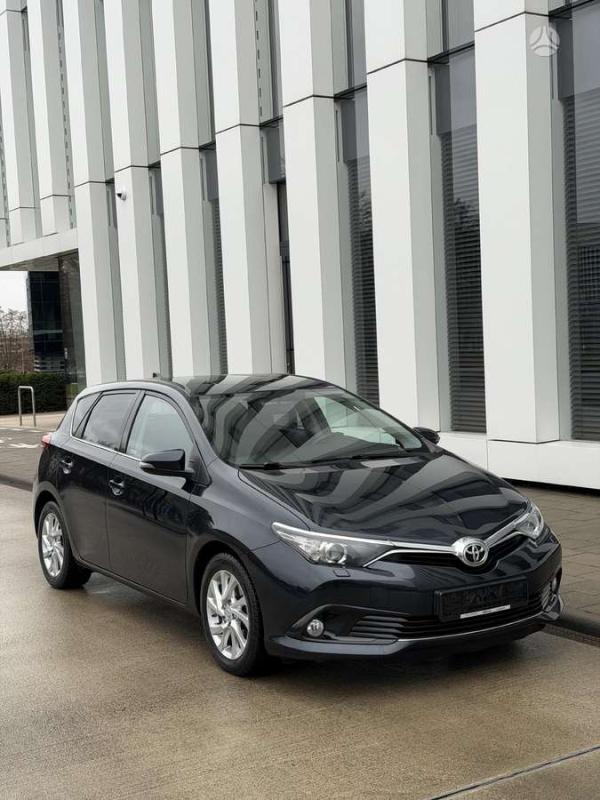 Blue Toyota Auris 2016 in Vilnius, with an engine capacity of 1.60 L and mileage of 82 thousand km for 9350 €, photo 3 on AUTOMOTO.COM.LV
