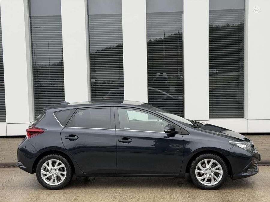 Zils Toyota Auris 2016 Viļņa, ar dzinēja tilpumu 1.60 L un nobraukumu 82 tūkst. km par 9350 €, foto 5 vietnē AUTOMOTO.COM.LV