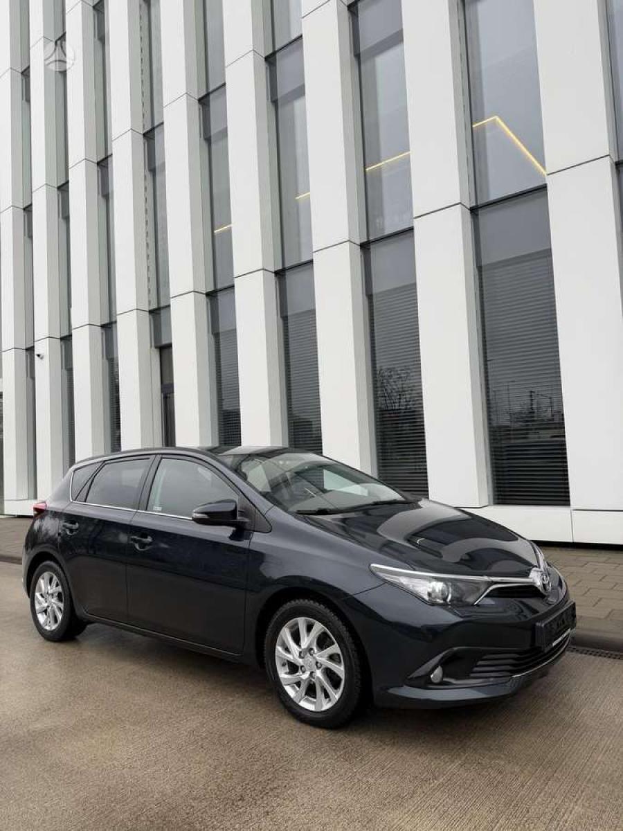 Blue Toyota Auris 2016 in Vilnius, with an engine capacity of 1.60 L and mileage of 82 thousand km for 9350 €, photo 2 on AUTOMOTO.COM.LV