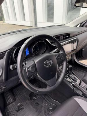 Blue Toyota Auris 2016 in Vilnius, with an engine capacity of 1.60 L and mileage of 82 thousand km for 9350 €, photo 17 on AUTOMOTO.COM.LV