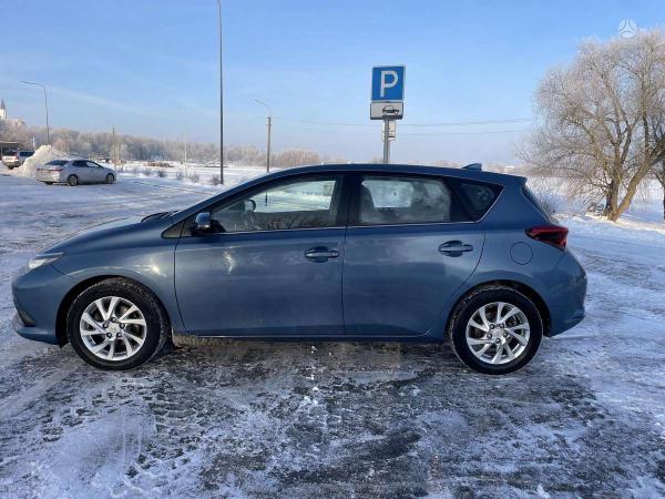 Blue Toyota Auris 2016 in Siauliai, with an engine capacity of 1.20 L and mileage of 79 thousand km for 7990 €, photo 2 on AUTOMOTO.COM.LV