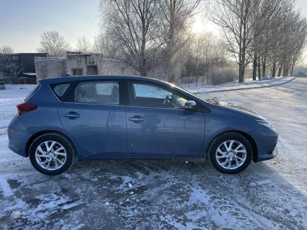 Blue Toyota Auris 2016 in Siauliai, with an engine capacity of 1.20 L and mileage of 79 thousand km for 7990 €, photo 5 on AUTOMOTO.COM.LV