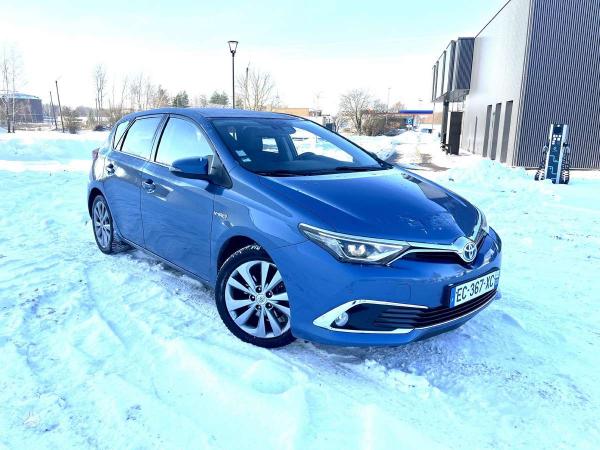 Blue Toyota Auris 2016 in Kaunas, with an engine capacity of 1.80 L and mileage of 239 thousand km for 9950 €, photo 1 on AUTOMOTO.COM.LV
