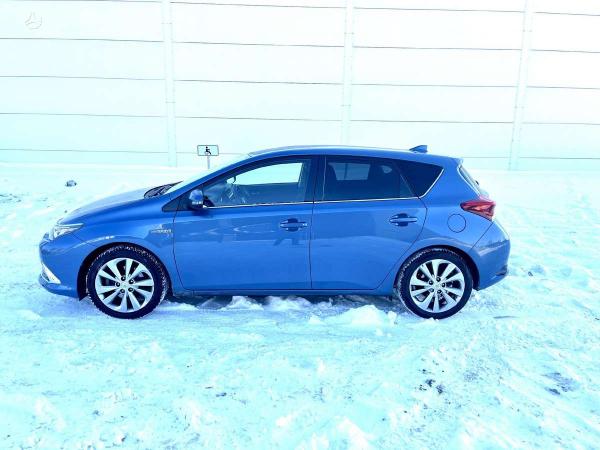 Blue Toyota Auris 2016 in Kaunas, with an engine capacity of 1.80 L and mileage of 239 thousand km for 9950 €, photo 4 on AUTOMOTO.COM.LV