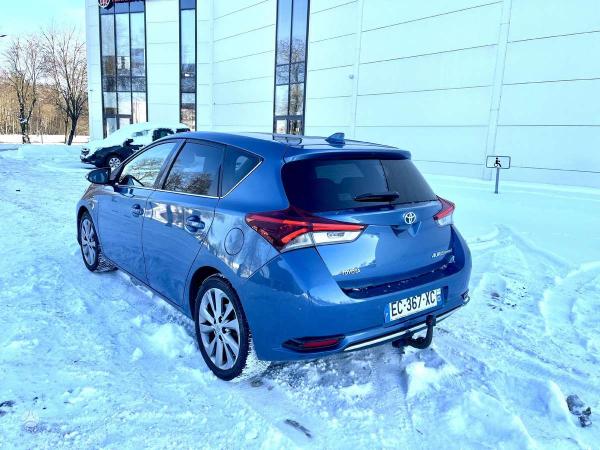Blue Toyota Auris 2016 in Kaunas, with an engine capacity of 1.80 L and mileage of 239 thousand km for 9950 €, photo 5 on AUTOMOTO.COM.LV