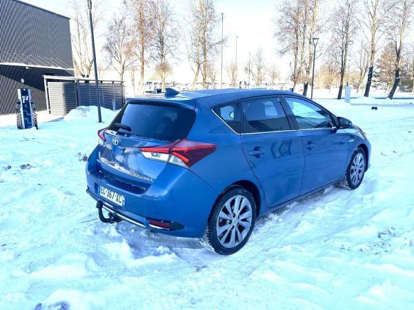 Blue Toyota Auris 2016 in Kaunas, with an engine capacity of 1.80 L and mileage of 239 thousand km for 9950 €, photo 7 on AUTOMOTO.COM.LV