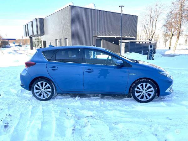 Blue Toyota Auris 2016 in Kaunas, with an engine capacity of 1.80 L and mileage of 239 thousand km for 9950 €, photo 8 on AUTOMOTO.COM.LV