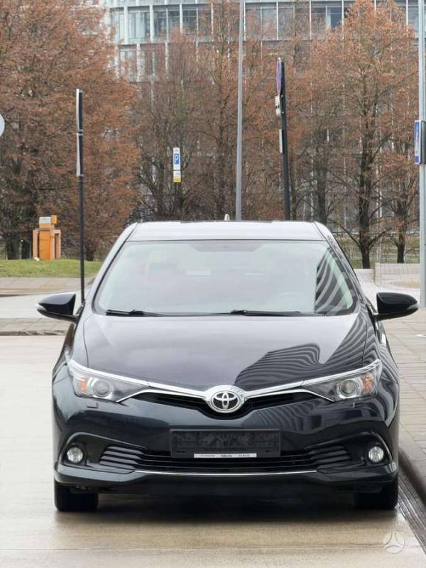 Zils Toyota Auris 2016 Viļņa, ar dzinēja tilpumu 1.60 L un nobraukumu 82 tūkst. km par 9350 €, foto 3 vietnē AUTOMOTO.COM.LV