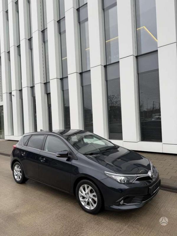 Zils Toyota Auris 2016 Viļņa, ar dzinēja tilpumu 1.60 L un nobraukumu 82 tūkst. km par 9350 €, foto 9 vietnē AUTOMOTO.COM.LV