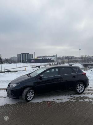 Blue Toyota Auris 2016 in Vilnius, with an engine capacity of 1.60 L and mileage of 82 thousand km for 9250 €, photo 2 on AUTOMOTO.COM.LV