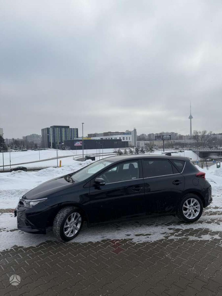 Blue Toyota Auris 2016 in Vilnius, with an engine capacity of 1.60 L and mileage of 82 thousand km for 9250 €, photo 2 on AUTOMOTO.COM.LV