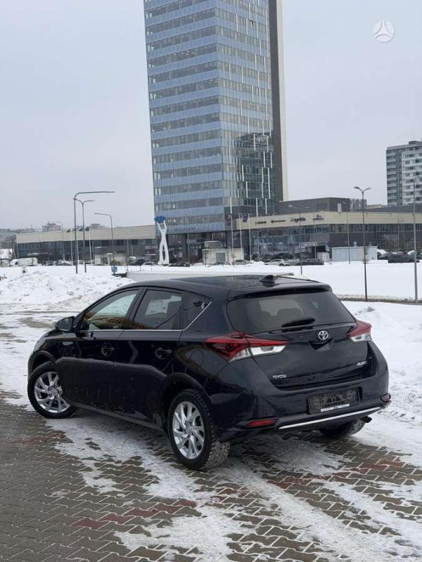 Zils Toyota Auris 2016 Viļņa, ar dzinēja tilpumu 1.60 L un nobraukumu 82 tūkst. km par 9250 €, foto 3 vietnē AUTOMOTO.COM.LV