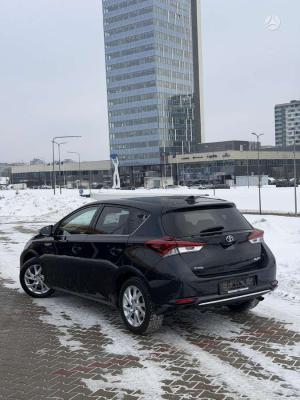 Blue Toyota Auris 2016 in Vilnius, with an engine capacity of 1.60 L and mileage of 82 thousand km for 9250 €, photo 3 on AUTOMOTO.COM.LV