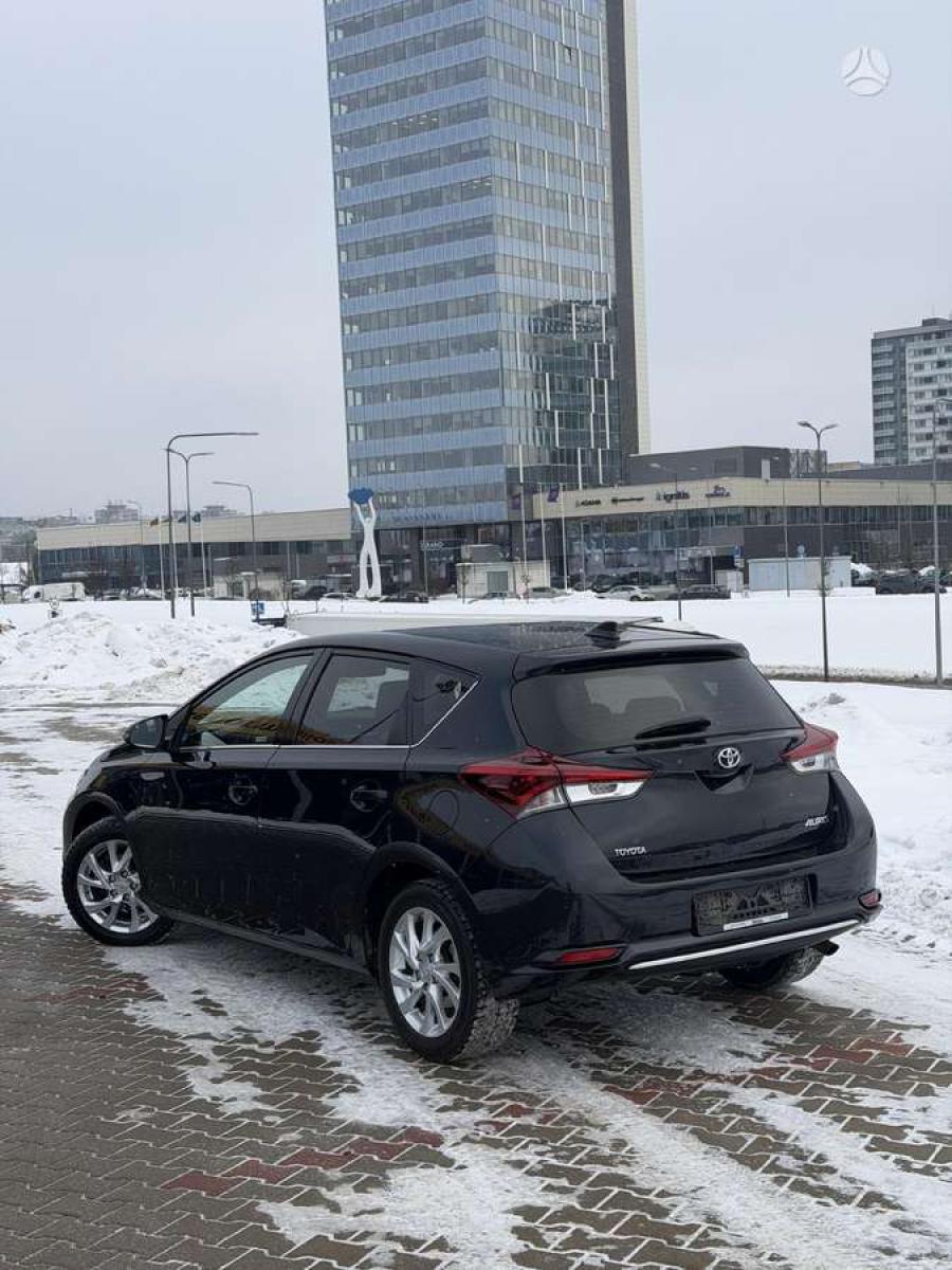 Blue Toyota Auris 2016 in Vilnius, with an engine capacity of 1.60 L and mileage of 82 thousand km for 9250 €, photo 3 on AUTOMOTO.COM.LV