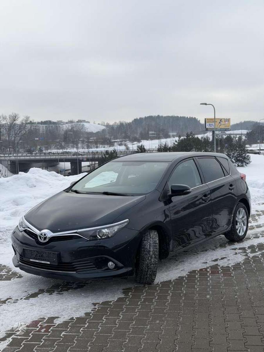 Blue Toyota Auris 2016 in Vilnius, with an engine capacity of 1.60 L and mileage of 82 thousand km for 9250 €, photo 4 on AUTOMOTO.COM.LV