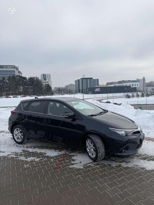 Zils Toyota Auris 2016 Viļņa, ar dzinēja tilpumu 1.60 L un nobraukumu 82 tūkst. km par 9250 €, foto 6 vietnē AUTOMOTO.COM.LV