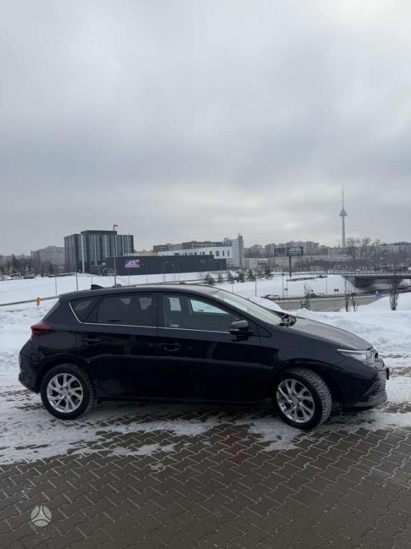 Zils Toyota Auris 2016 Viļņa, ar dzinēja tilpumu 1.60 L un nobraukumu 82 tūkst. km par 9250 €, foto 7 vietnē AUTOMOTO.COM.LV