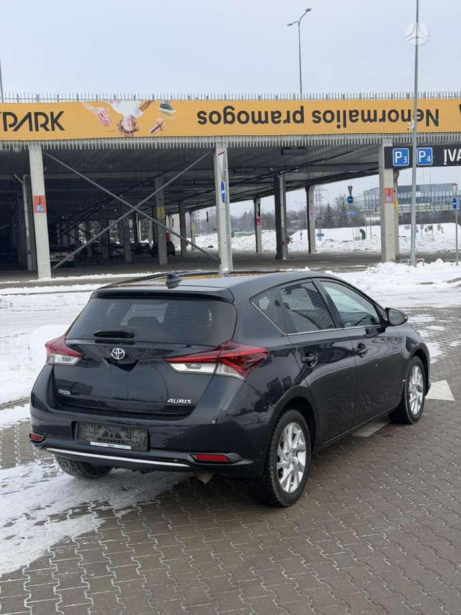 Blue Toyota Auris 2016 in Vilnius, with an engine capacity of 1.60 L and mileage of 82 thousand km for 9250 €, photo 15 on AUTOMOTO.COM.LV